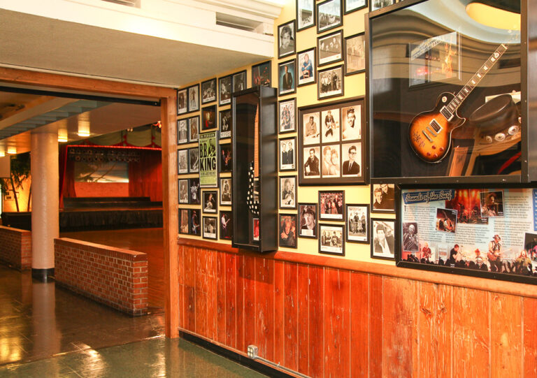 Four cool things about Iowa’s iconic Surf Ballroom – Minnesota Good Age